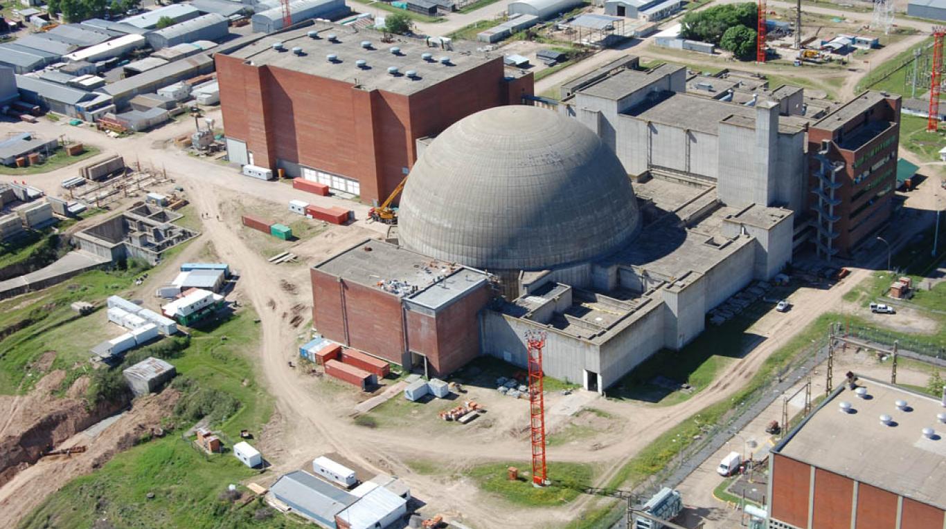 Negocian fondos para la extensión de vida de la central nuclear Atucha I