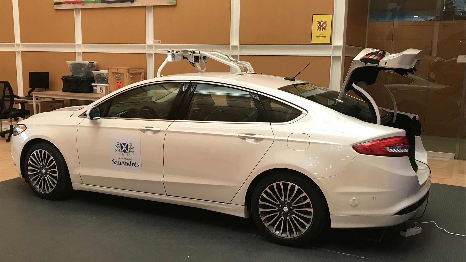 Lanzan el primer prototipo de vehículo sin conductor de la Argentina