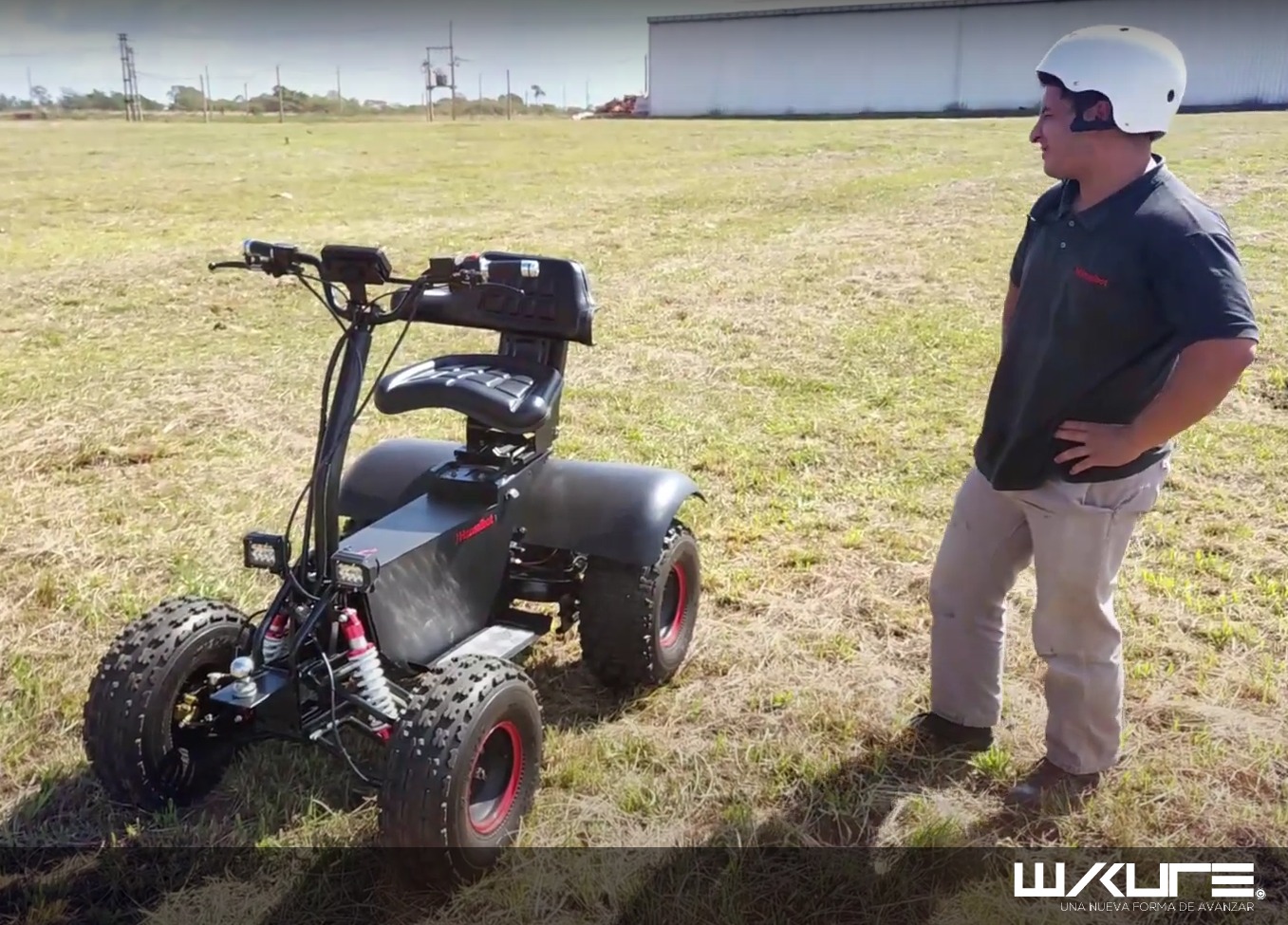 Lanzan un mini tractor eléctrico para productores agropecuarios, en ...