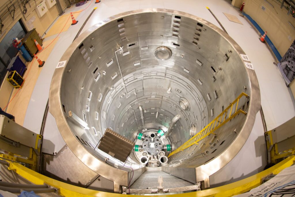 INVAP culminó la instalación de una pieza clave del reactor nuclear RA-10