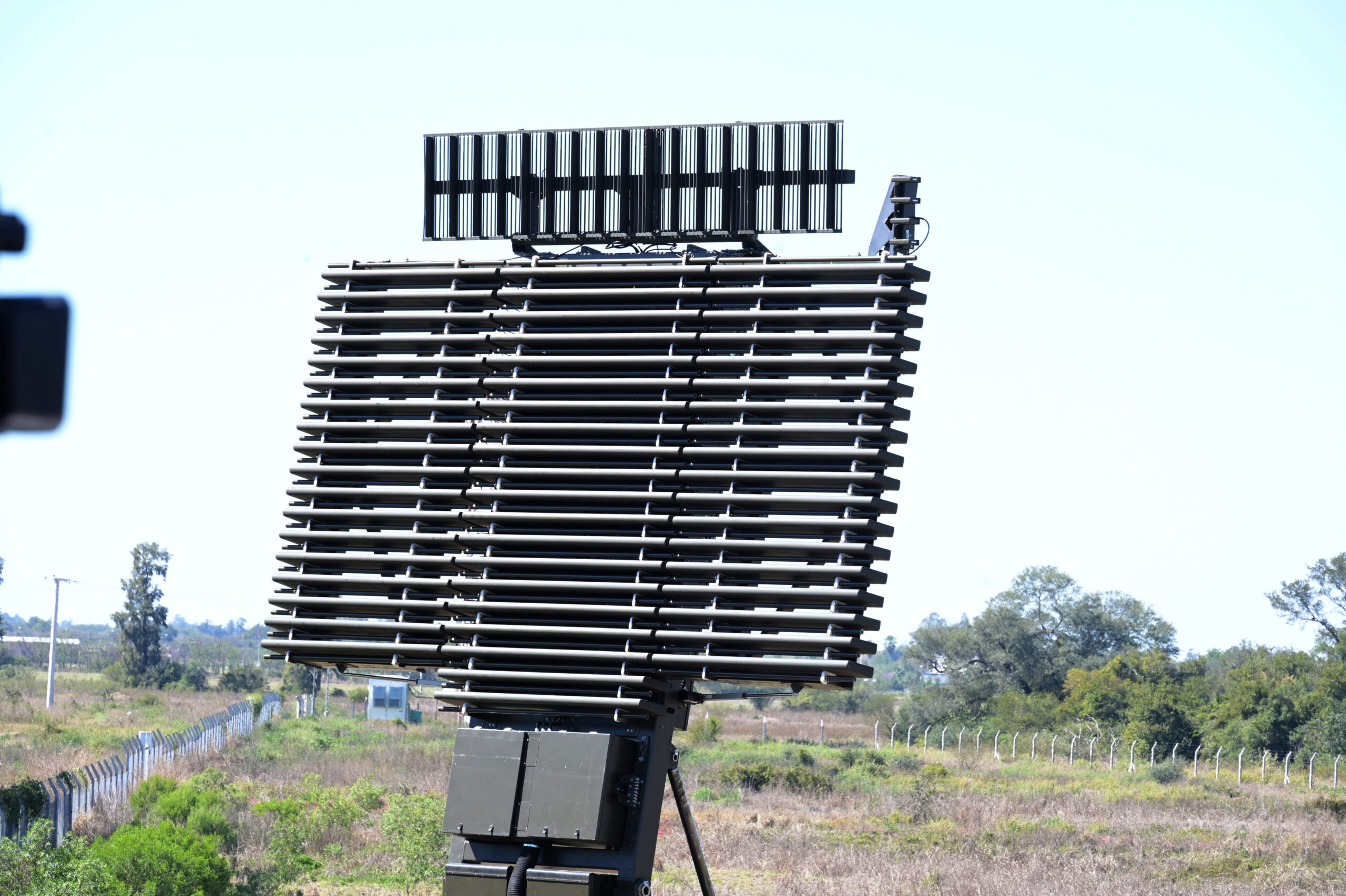 INVAP desarrolló para el Ejército un radar de vigilancia aérea que es ...